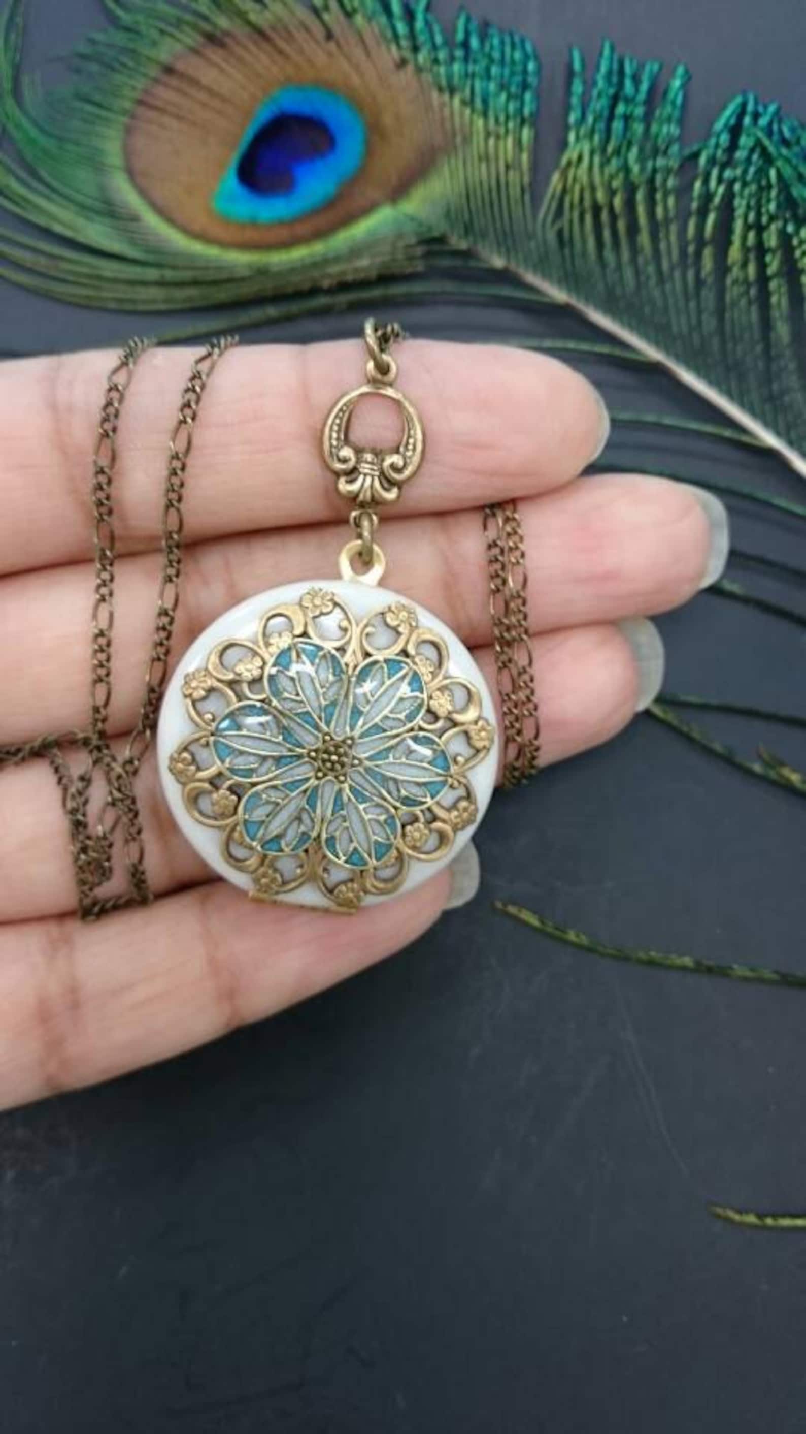 Victorian Vintage Style Locket/something | Etsy