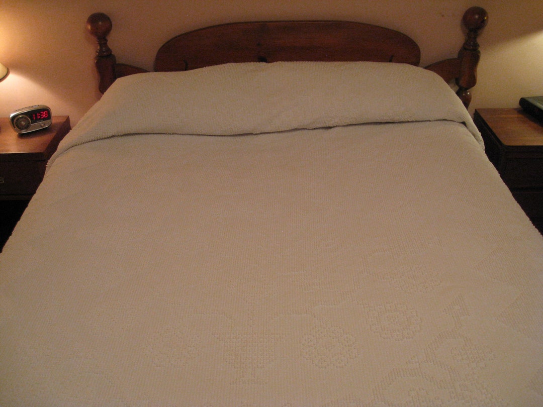 Mid Century White Bates Chenille Bedspread, George Washington Pattern ...