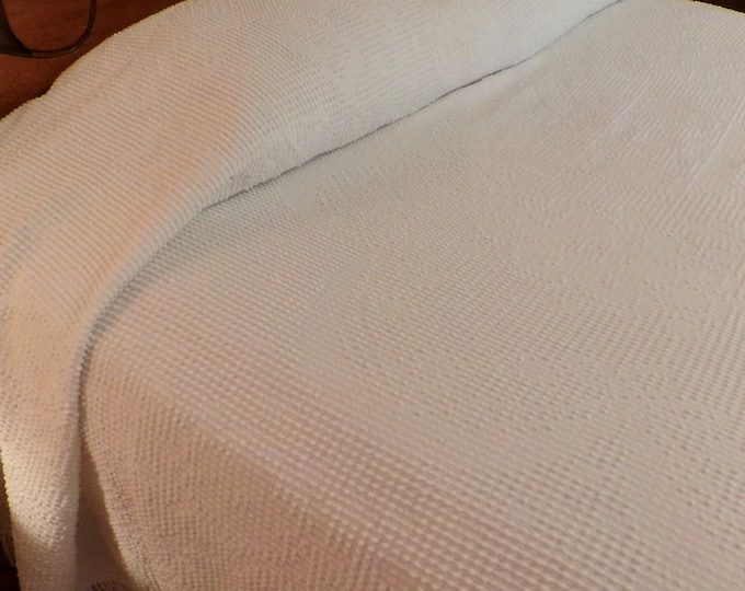 Vintage Geometric Flower Hobnail Bedspread, No Tag, George Washington ...