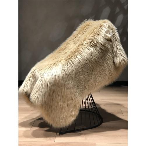 Soft Beige Faux Fur Throw Rug, Luxurious and Cozy Washable Accent Rug ...