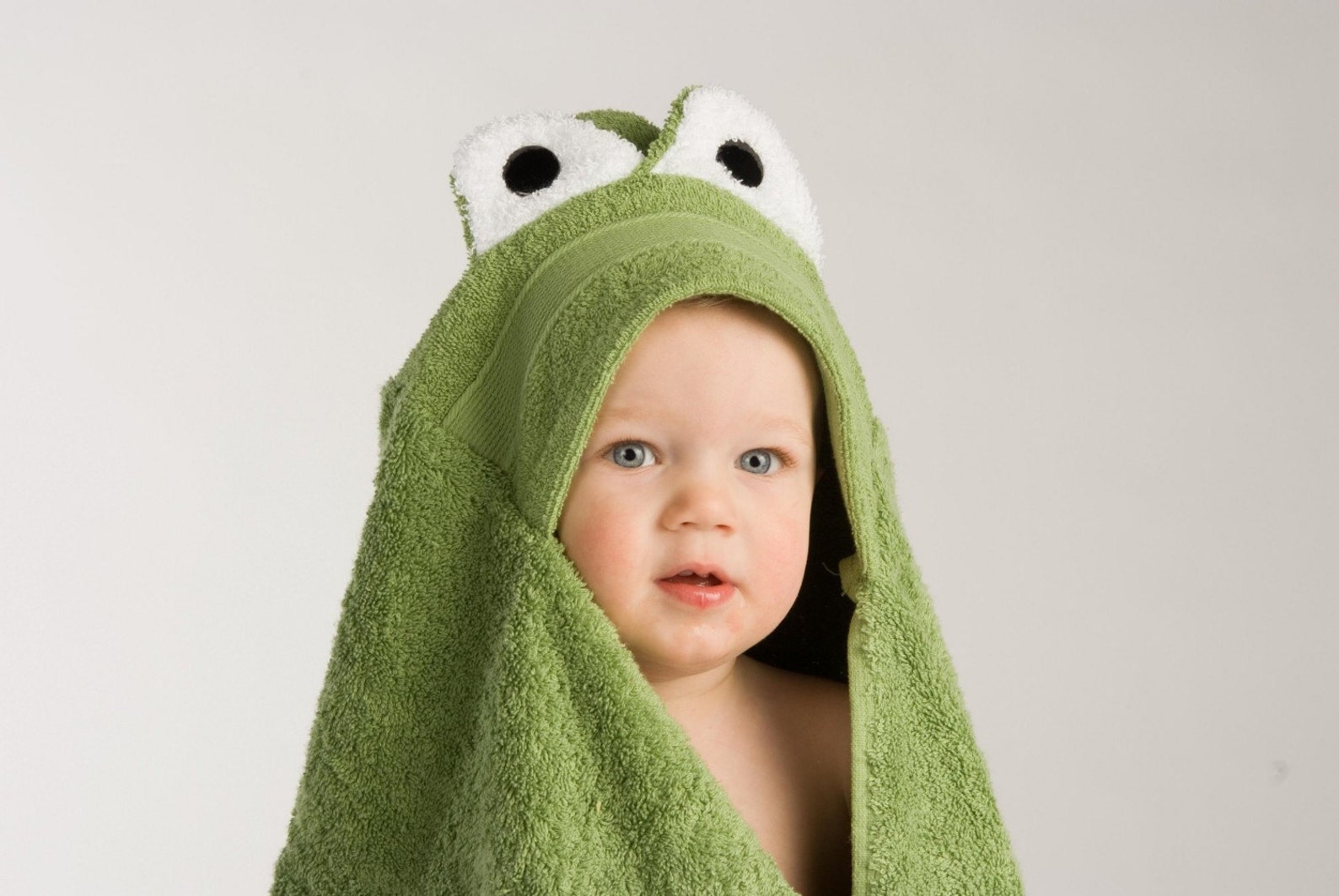 PERSONALIZED Frog Hooded Towel - Etsy