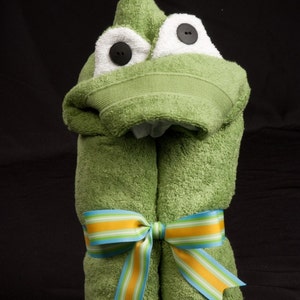 PERSONALIZED Frog Hooded Towel - Etsy