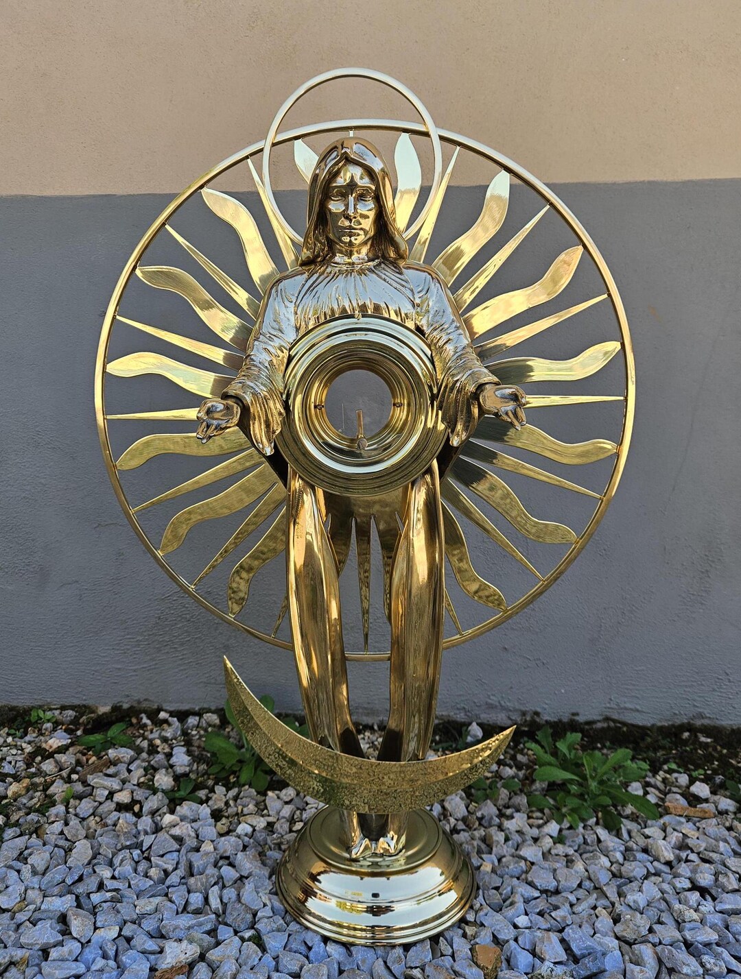 Monstrance of Our Lady of Grace - Monstrance of Mary's Maternal Womb ...