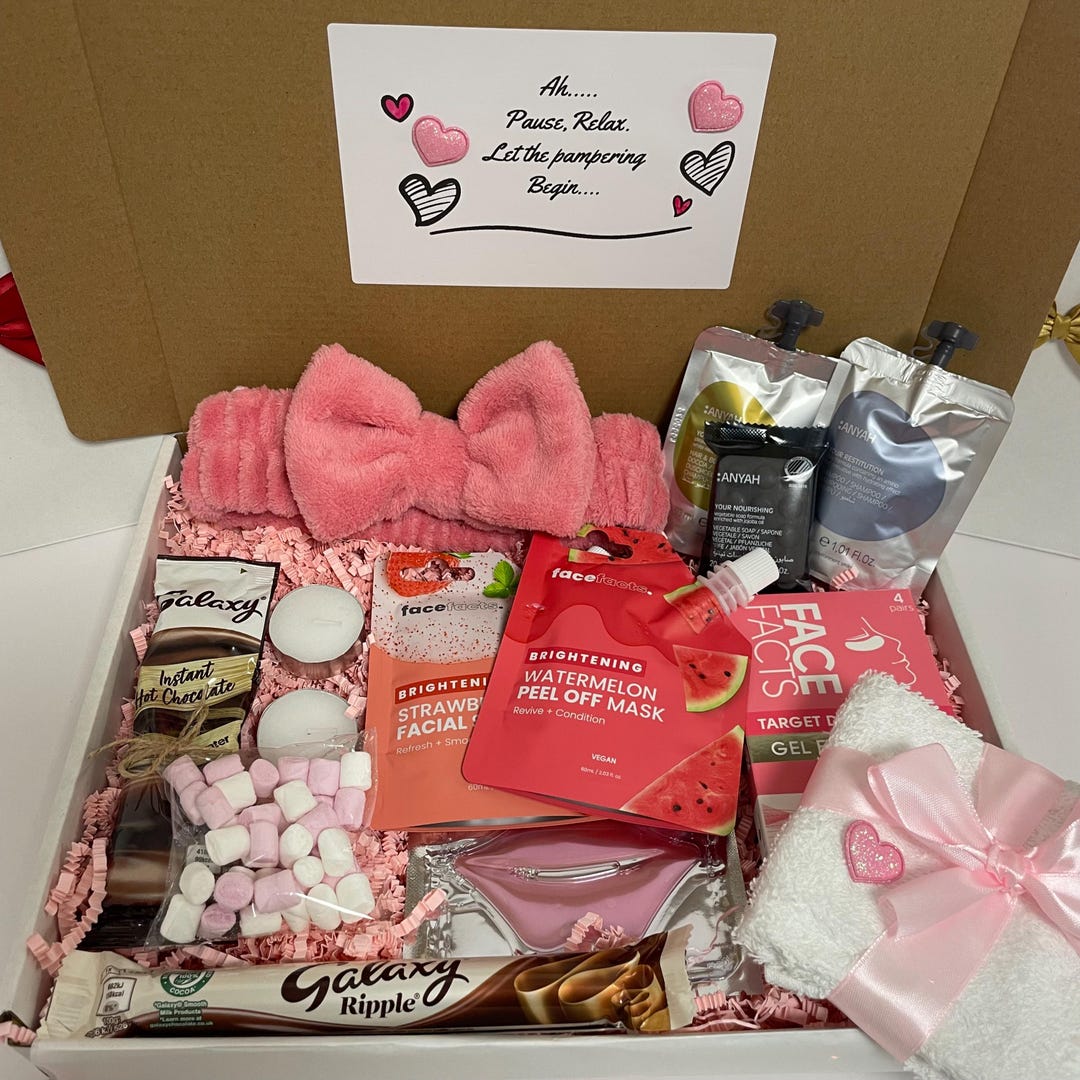 Pamper Hamper – Spa Kit, Skincare & Beauty Treats Gift Set for Her in ...