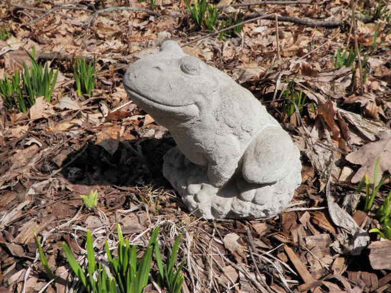 Large Smiling Cement Sitting Frog Garden Art Concrete Statue - Etsy UK