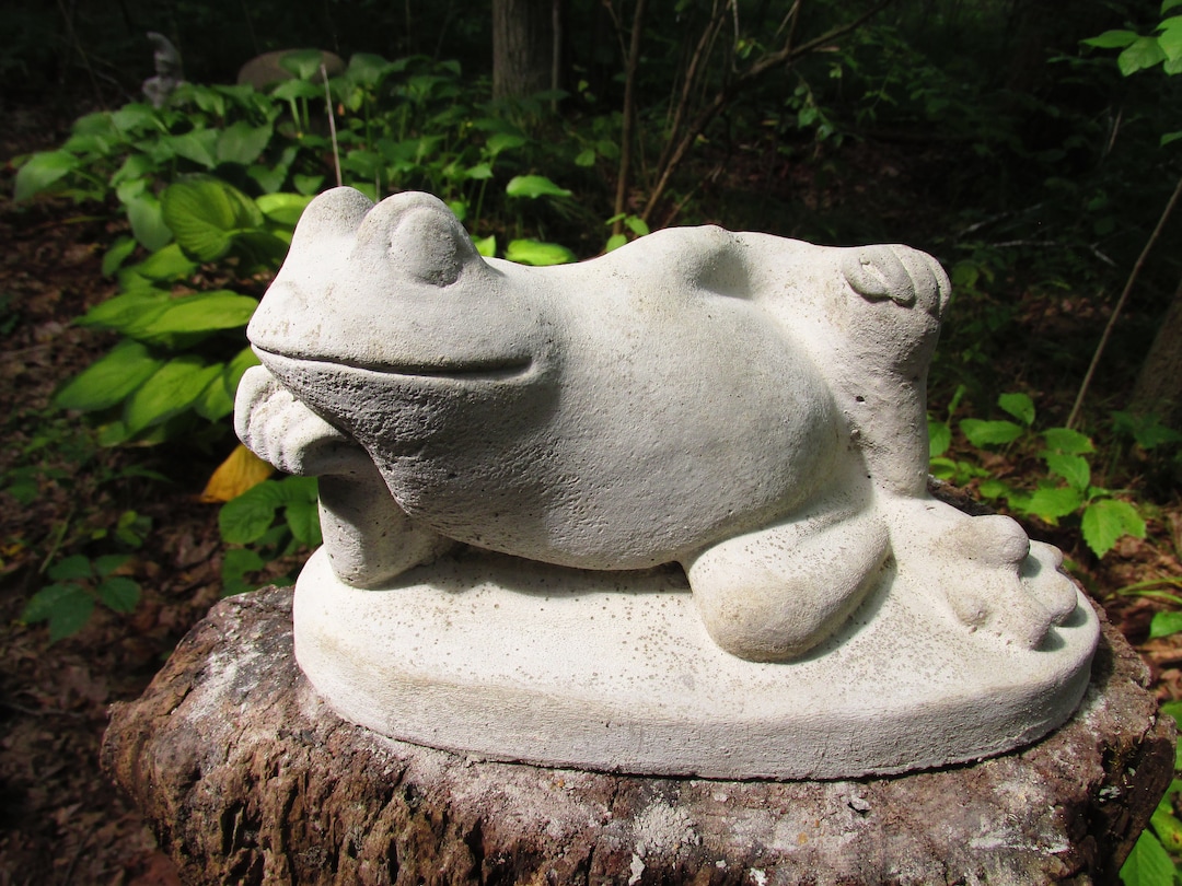 10" Long Cement Frog Lying With Hand/foot on Chin on Side Garden Art ...