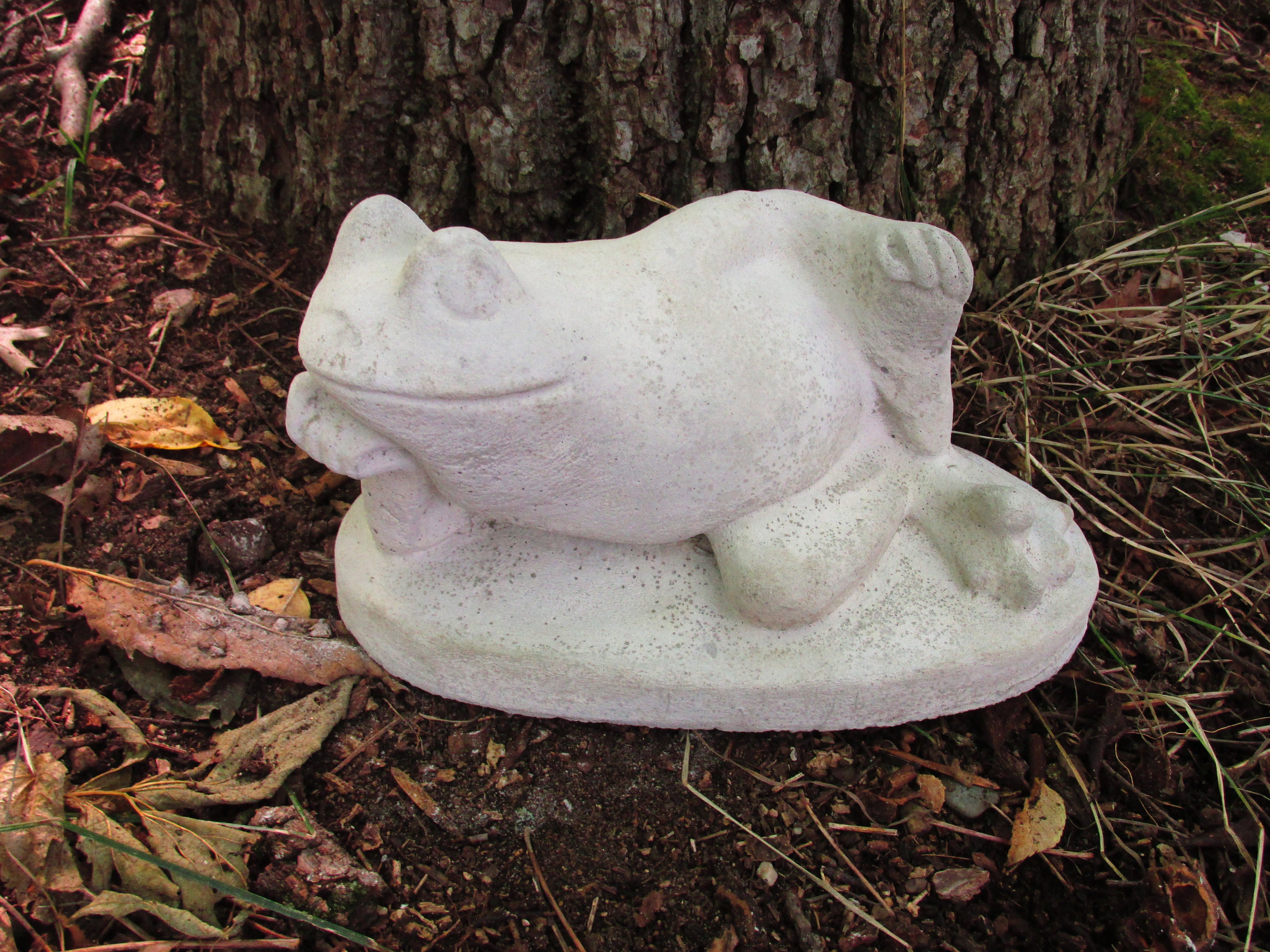 10" Long Cement Frog Lying With Hand/foot on Chin on Side Garden Art ...