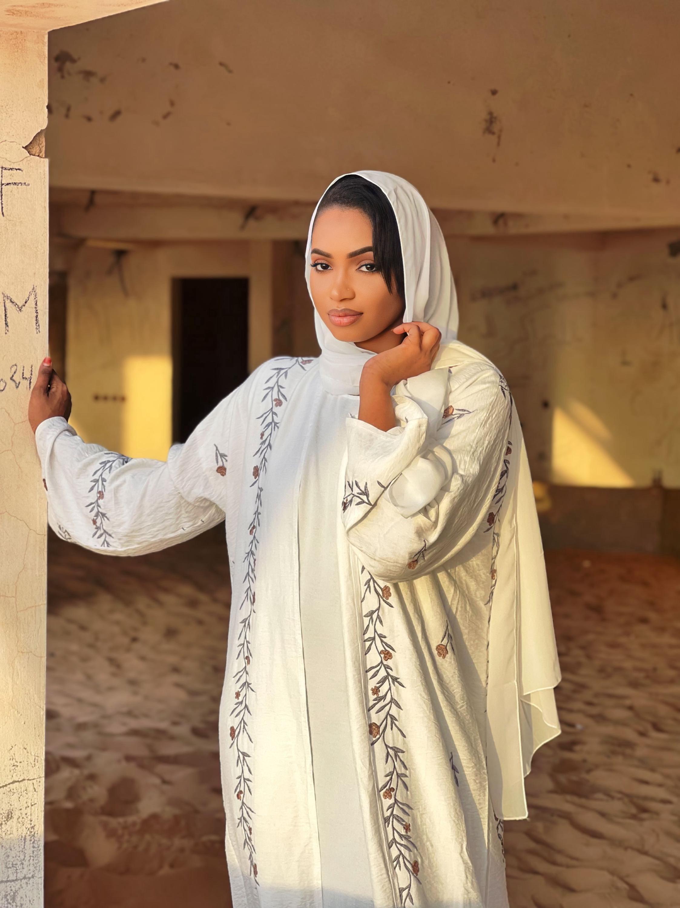Abaya Sanaa – Elegant White Three-piece Set With Floral Embroidery ...