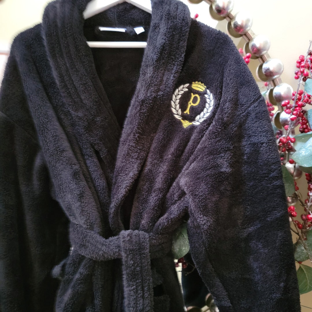 Personalized Women's Black Plush Robe - Monogrammed Queen Bee Bathrobe ...