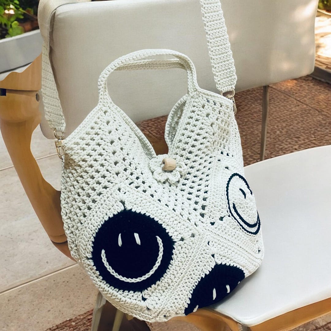 Crossbody Smiley Face Handbag, Black and off White, Crochet, Excellent ...