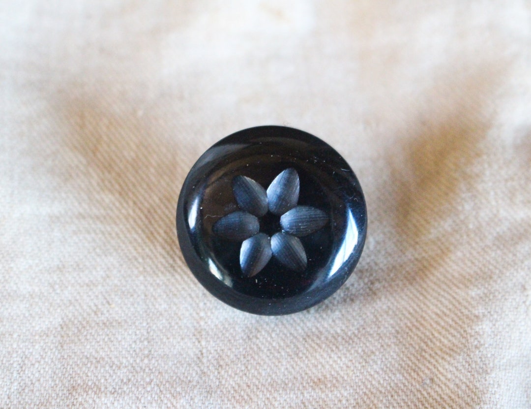 Star Flower Carved Bakelite Button - Etsy