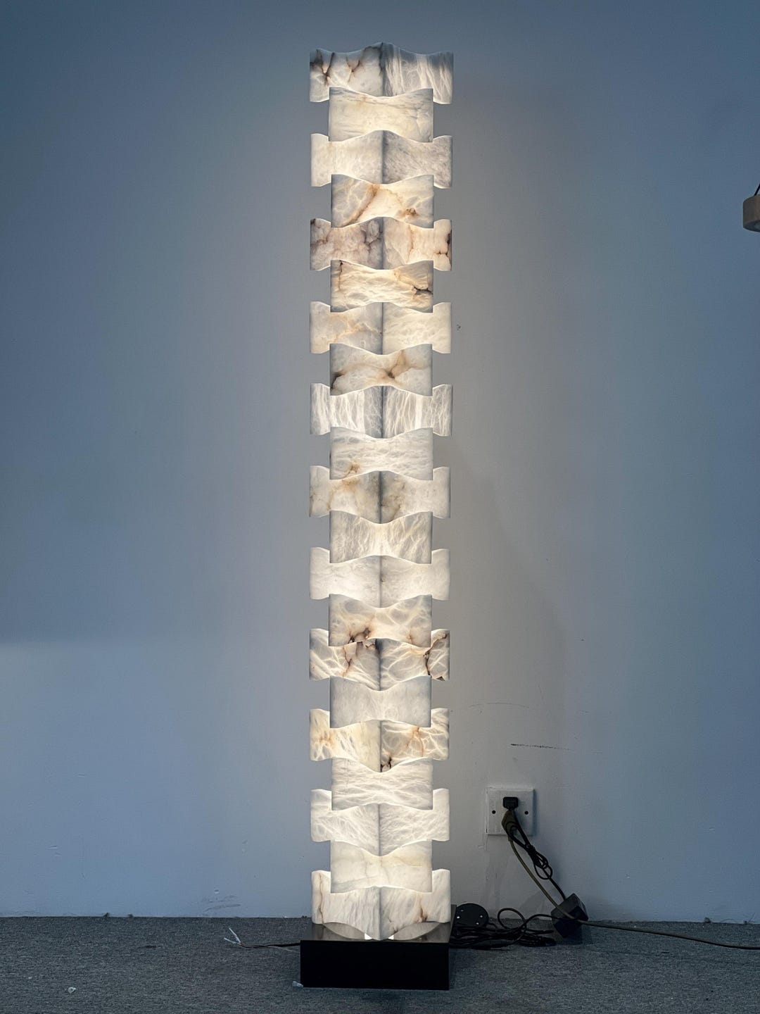 Modern Fishbone Floor Lamp Pagoda Ki Gen Fòm Stacked Alabaster Floor ...