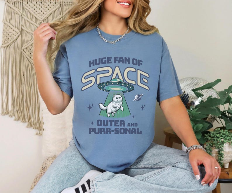 Funny Space Cat Shirt Alien Cat UFO Tee Cute Cat Lover Gift Retro Outer ...
