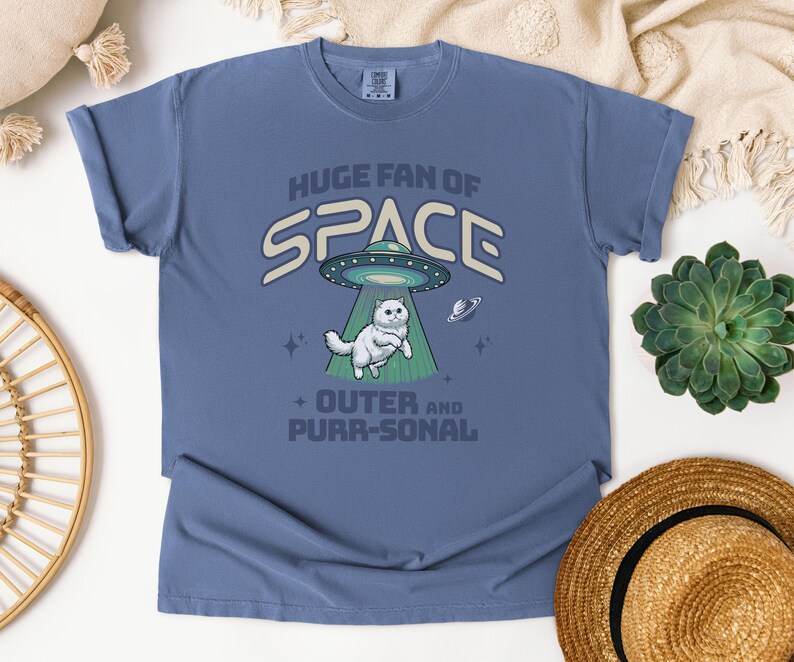 Funny Space Cat Shirt Alien Cat UFO Tee Cute Cat Lover Gift Retro Outer ...