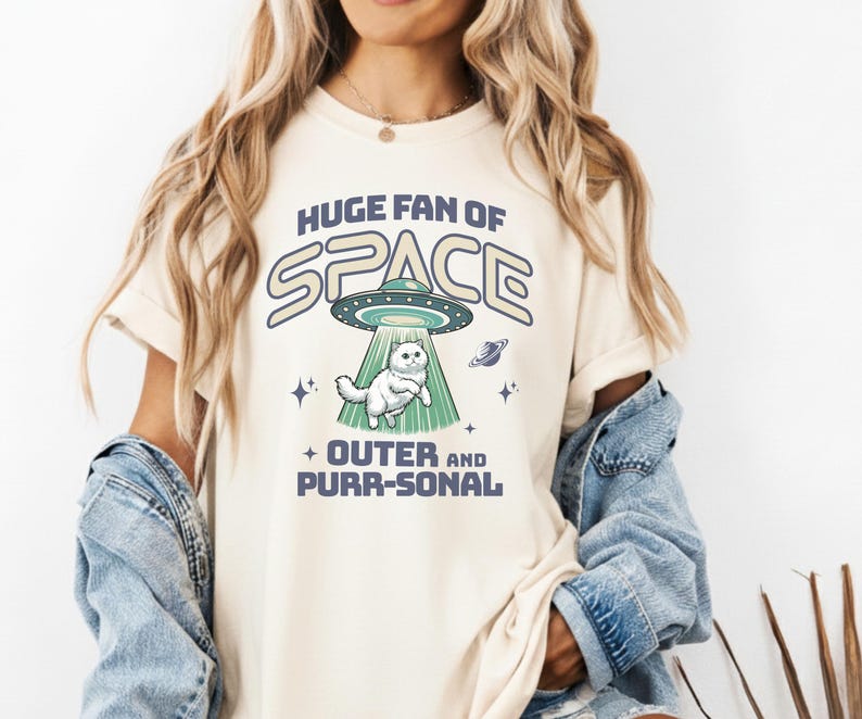 Funny Space Cat Shirt Alien Cat UFO Tee Cute Cat Lover Gift Retro Outer ...