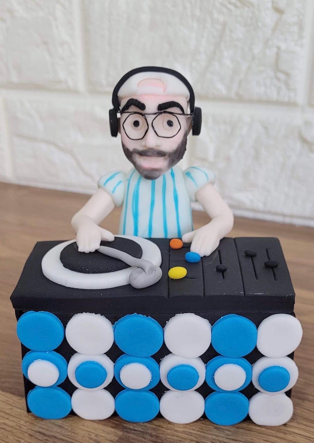 Edible Dj Figure and Turntable Cake Topper Decoration Fully ...