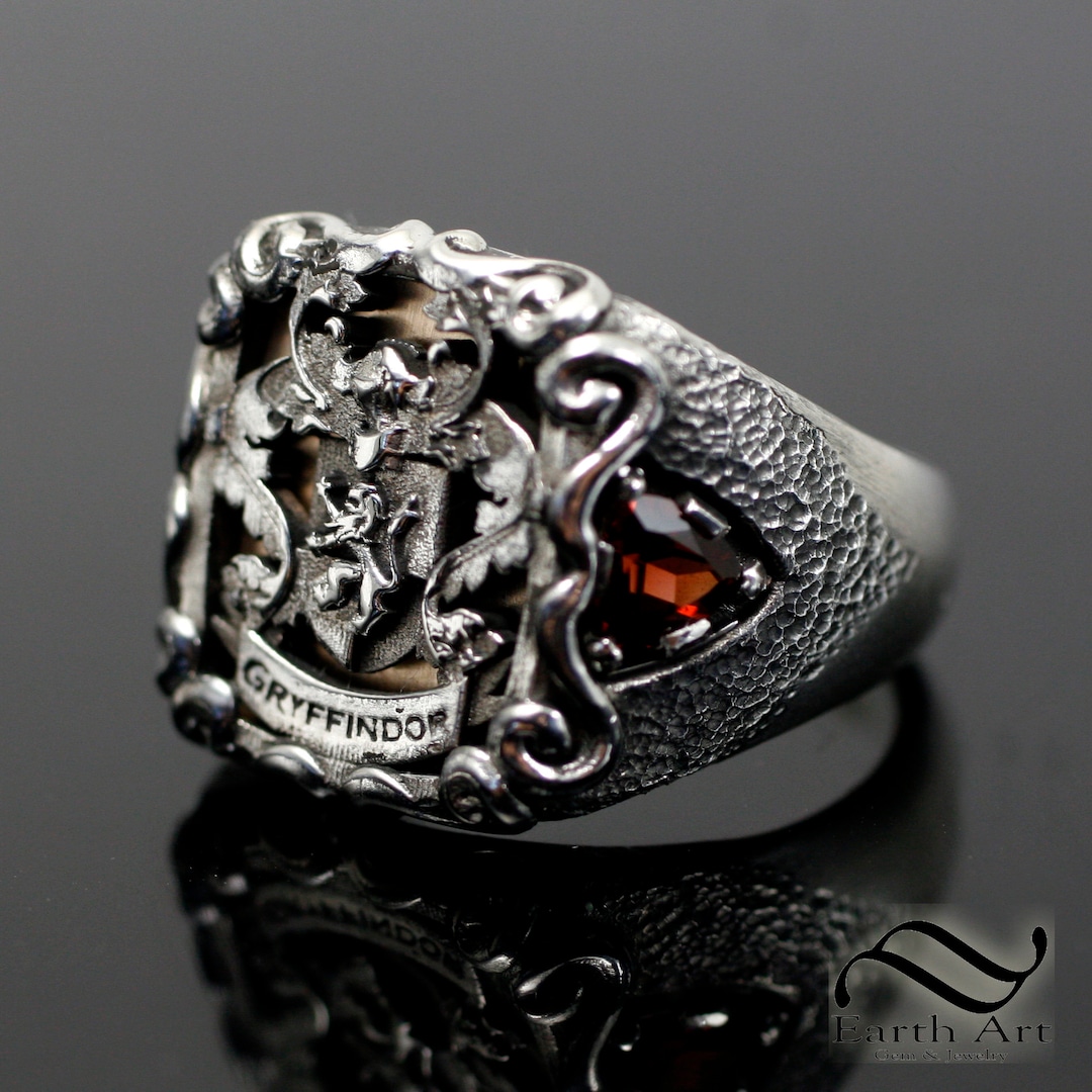 Customizable Deluxe House Signet Ring - the Lion - Sterling Silver and ...