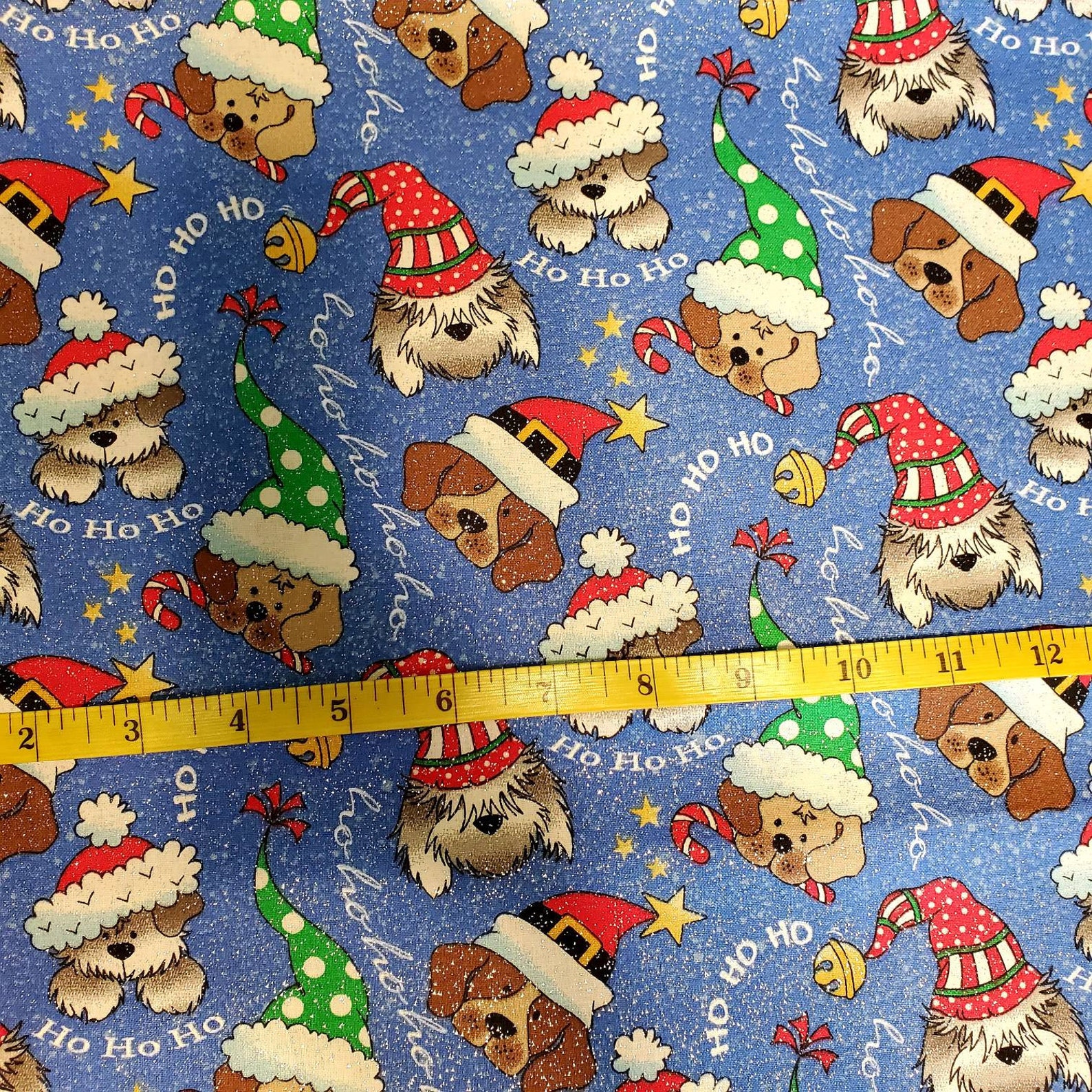 Christmas Dogs 100% Cotton Fabric Fat Quarter FQ Tree Happy Holidays ...