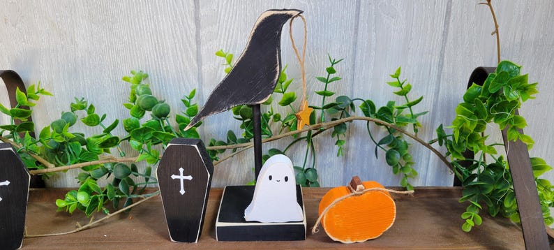 Primitive Farmhouse Wood Crow. Halloween Crow Centerpiece. Witchy Raven ...