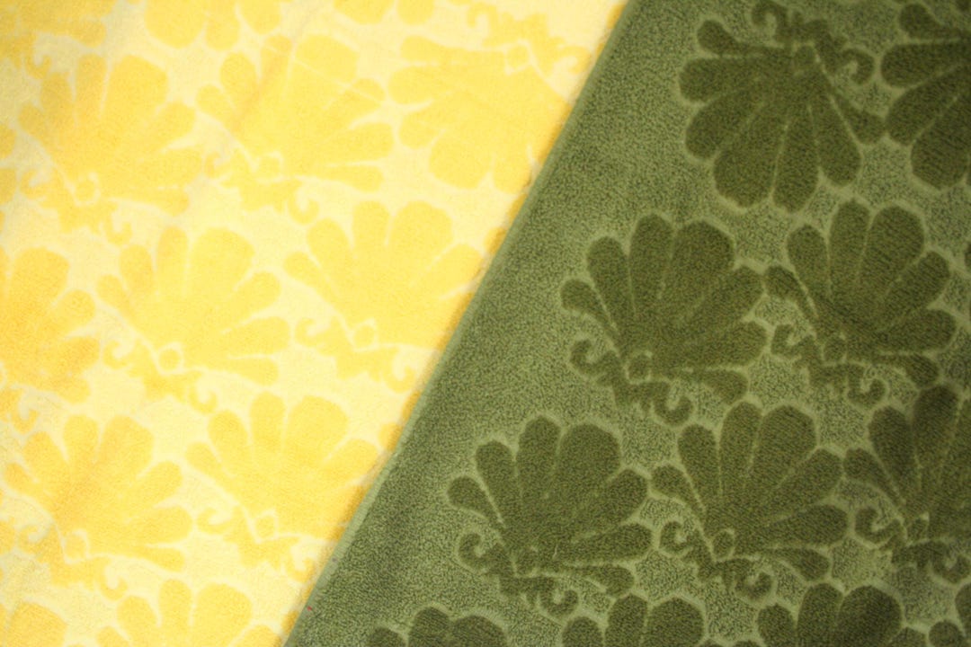 Retro Terry Bath Towels, Shell Pattern, Scrolls, Lot of Two, Fringed ...