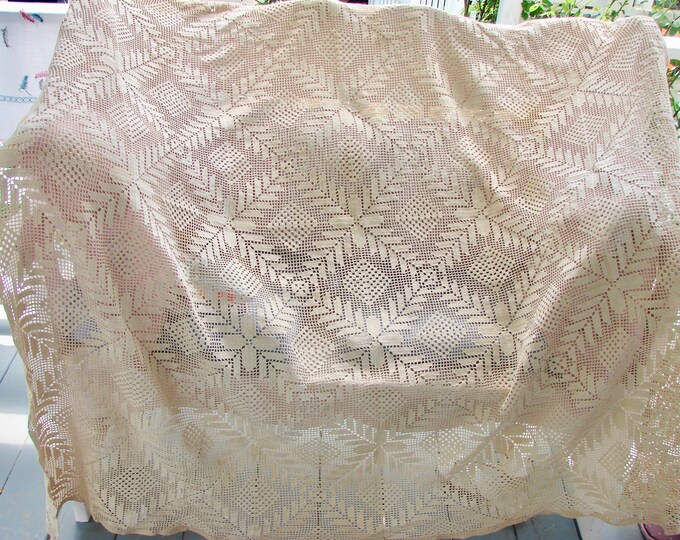 Early Vintage Crocheted Taupe Table Cover, Tablecloth, Elegant Dining ...