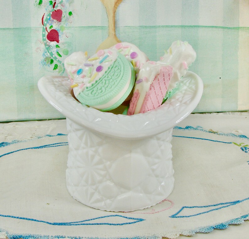 Vintage Fenton Milk Glass Daisy and Button Top Hat Nut or - Etsy