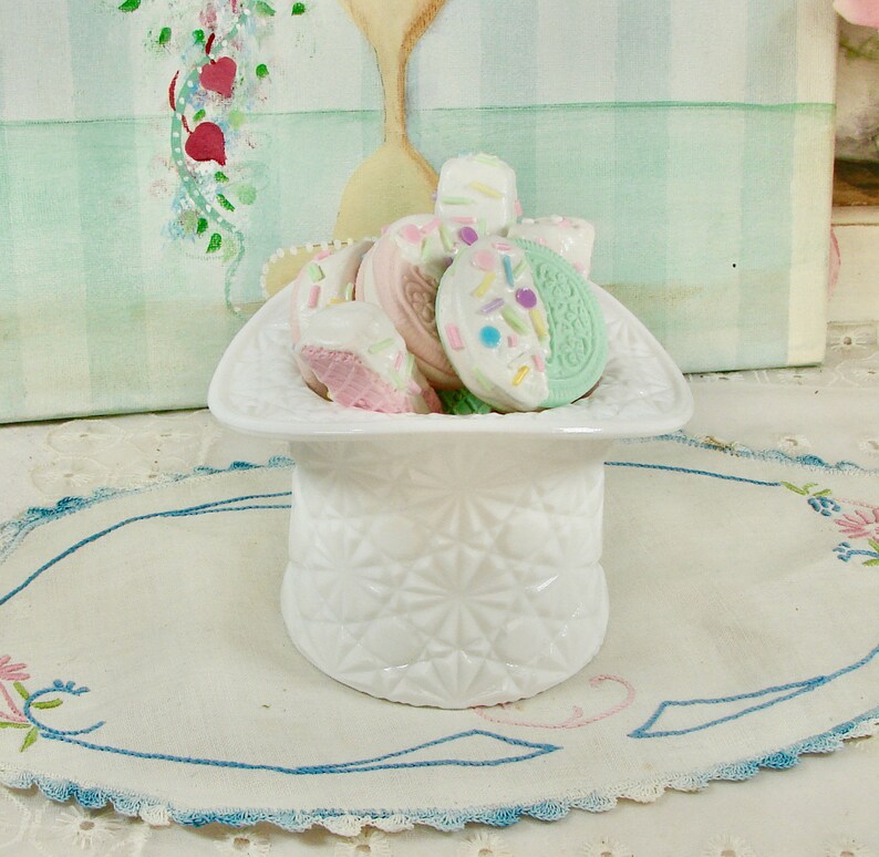 Vintage Fenton Milk Glass Daisy and Button Top Hat Nut or - Etsy