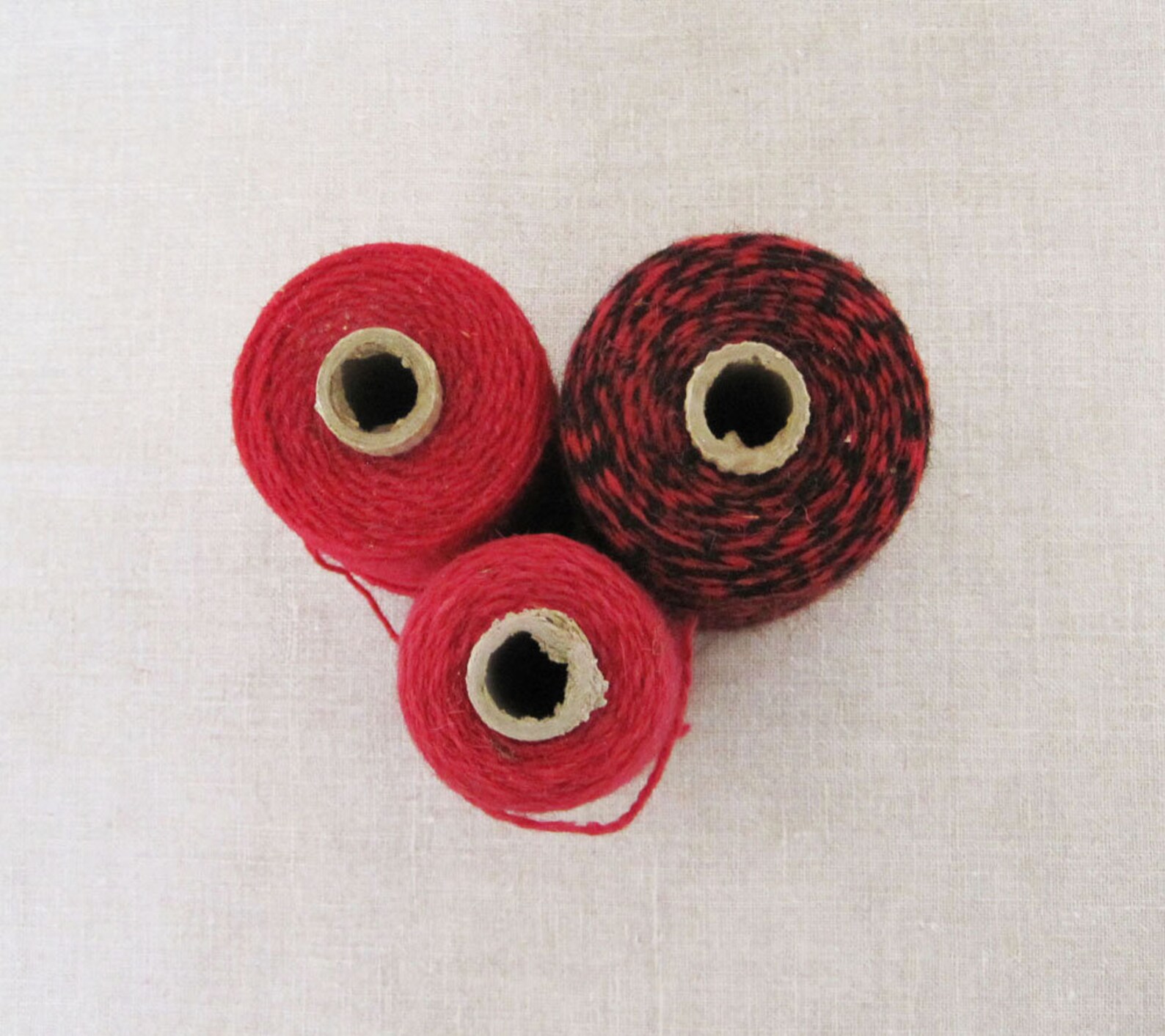 3 Spools Vintage Wool Yarn Thread Red Black Pink Crafts Props - Etsy