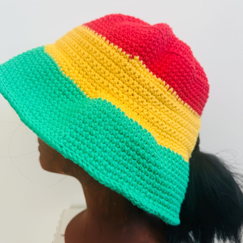 Modèle de chapeau de bob queue de cheval rasta au crochet : facile ...