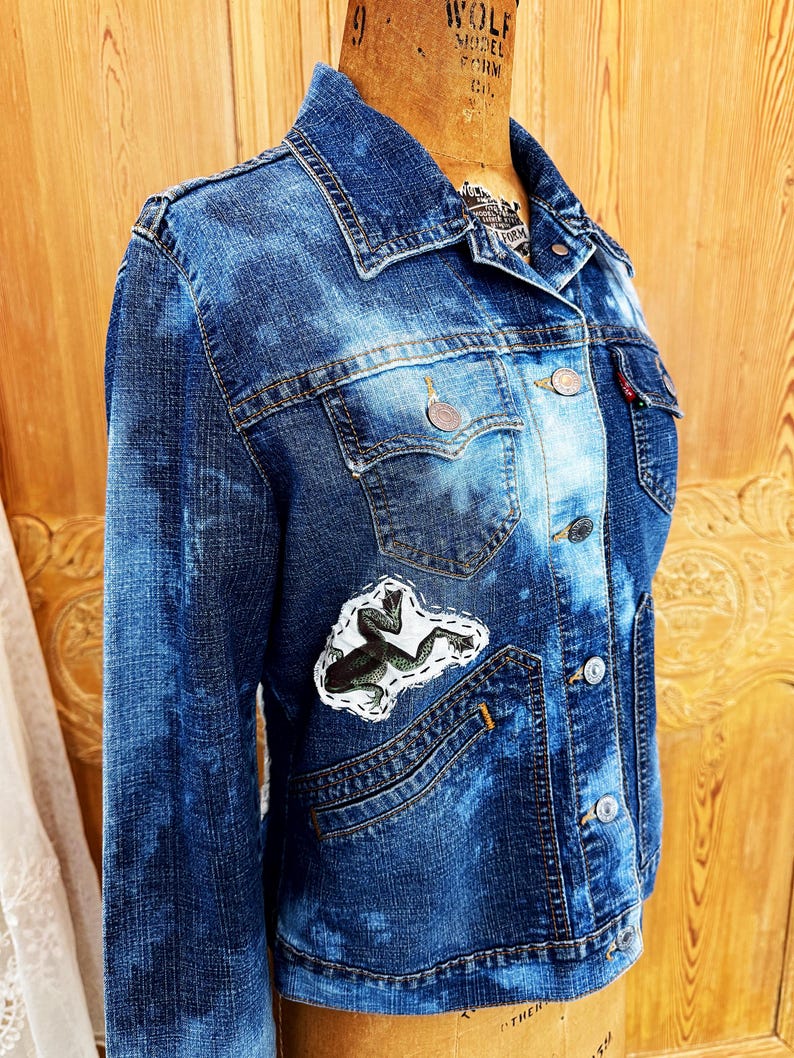 Upcycled Levi's Denim Jacket Skunk Patch Folk Art Size M, Cottagecore ...