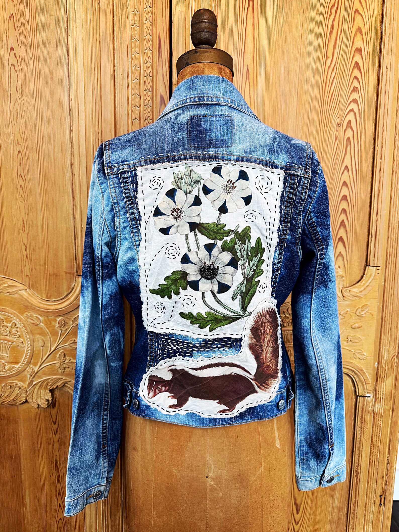 Upcycled Levi's Denim Jacket Skunk Patch Folk Art Size M, Cottagecore ...