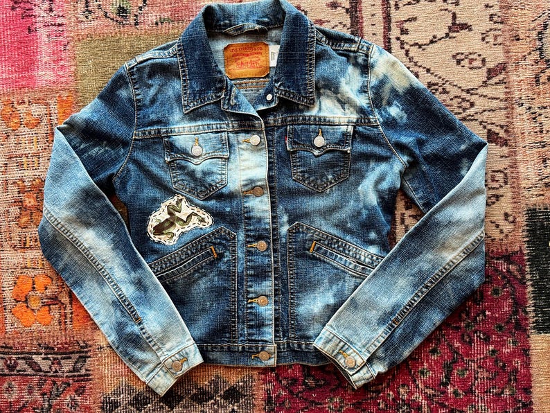 Upcycled Levi's Denim Jacket Skunk Patch Folk Art Size M, Cottagecore ...