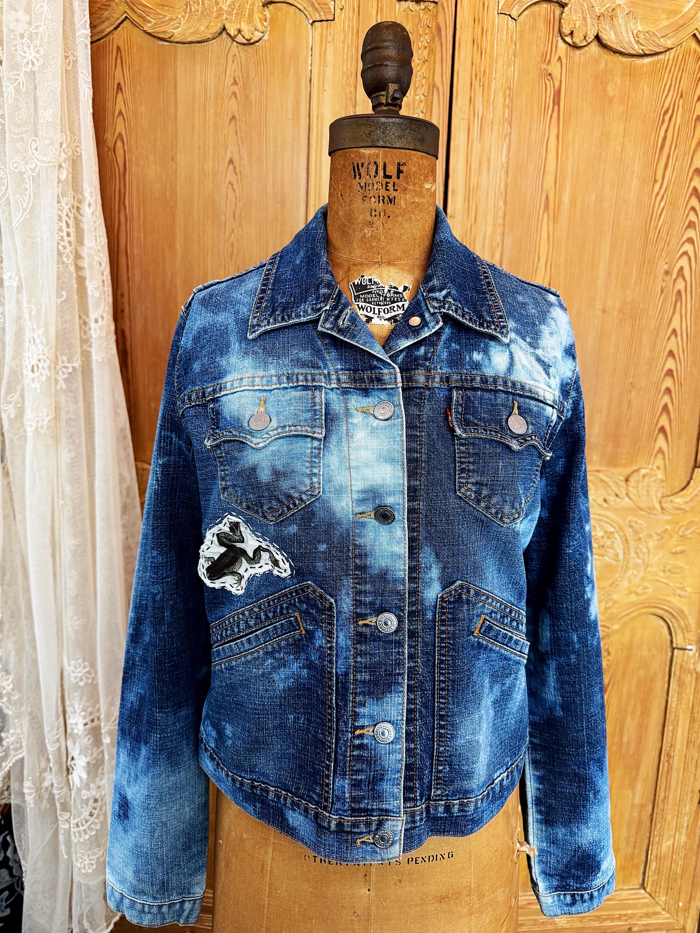 Upcycled Levi's Denim Jacket Skunk Patch Folk Art Size M, Cottagecore ...