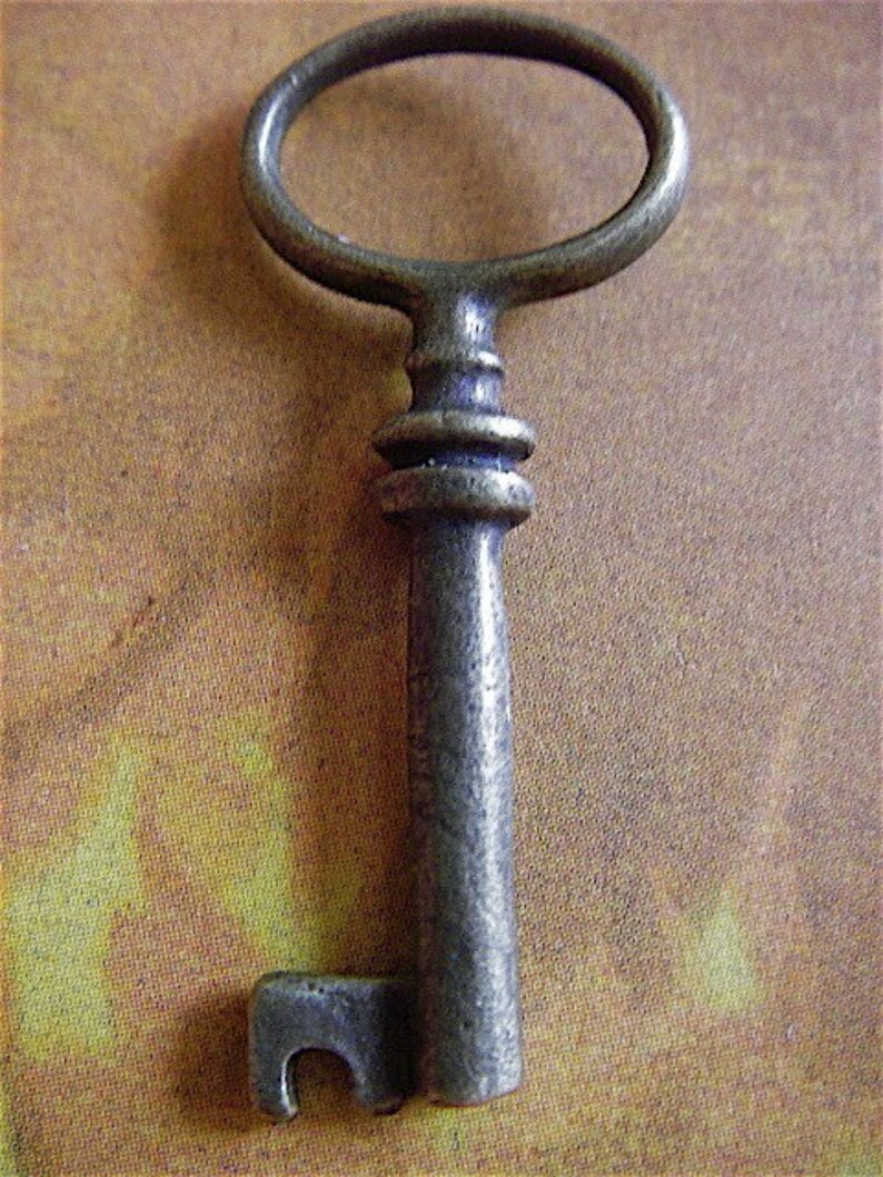 5 Antique Bronze Keys ABK - Etsy