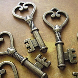 Antique Bronze Keys 5 Antique Bronze Keys ABHK - Etsy