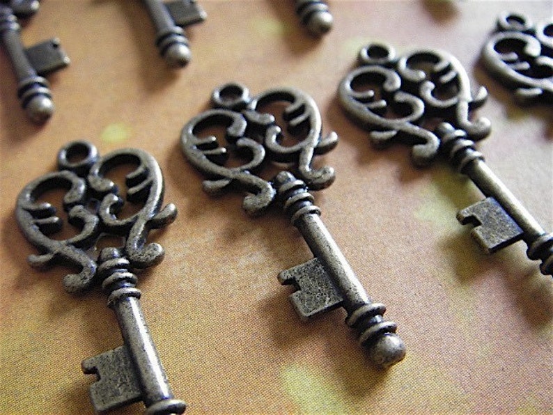10 Antique Bronze fancy Keys ABFK | Etsy