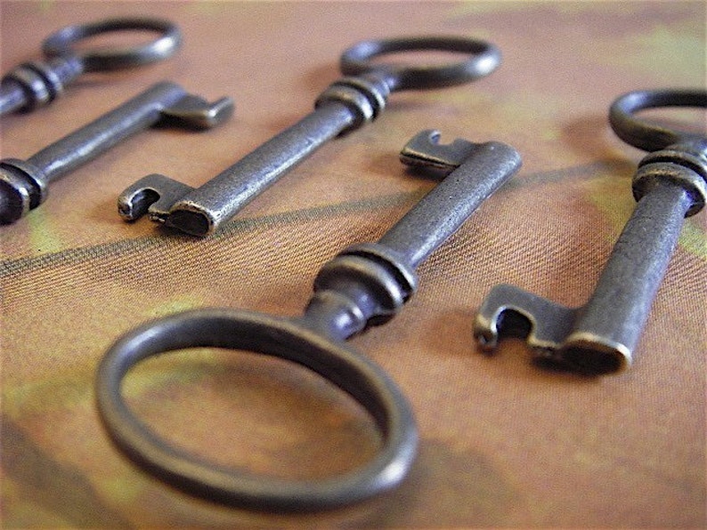 5 Antique Bronze Keys ABK - Etsy