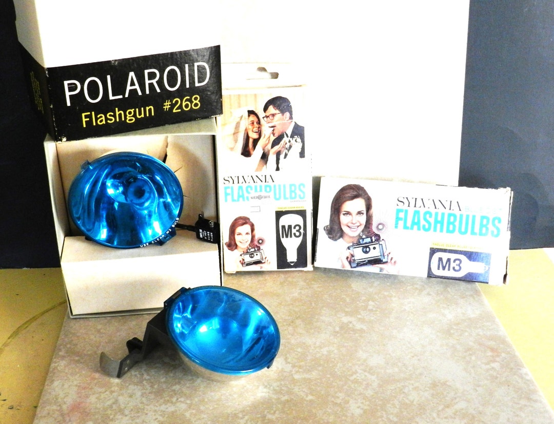 Vintage Polaroid Flashgun Set With Sylvania Blue Dot M3 Flashbulbs ...