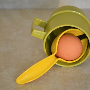Tupperware Egg Lifter-80s - Etsy