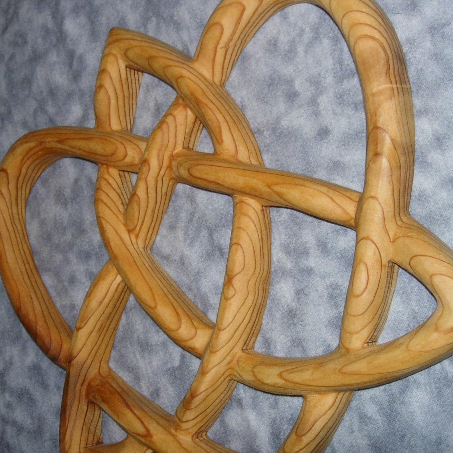 Trinity Love Knot Heart-shaped Celtic Wood Carving of Eternal Love ...