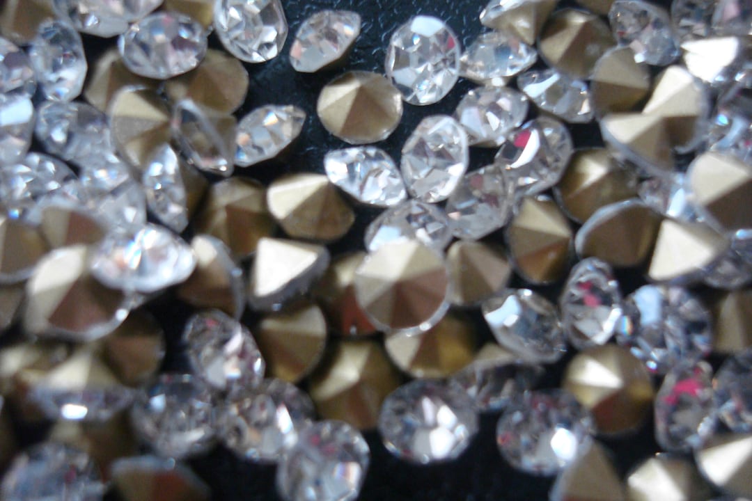 100pcs Crystal Rhinestones Tin Cuts High Quality 4.5x1.5mm Foil Backed ...