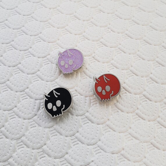 Lil Demon Skull Enamel Pin // Two Color Options Black Red | Etsy