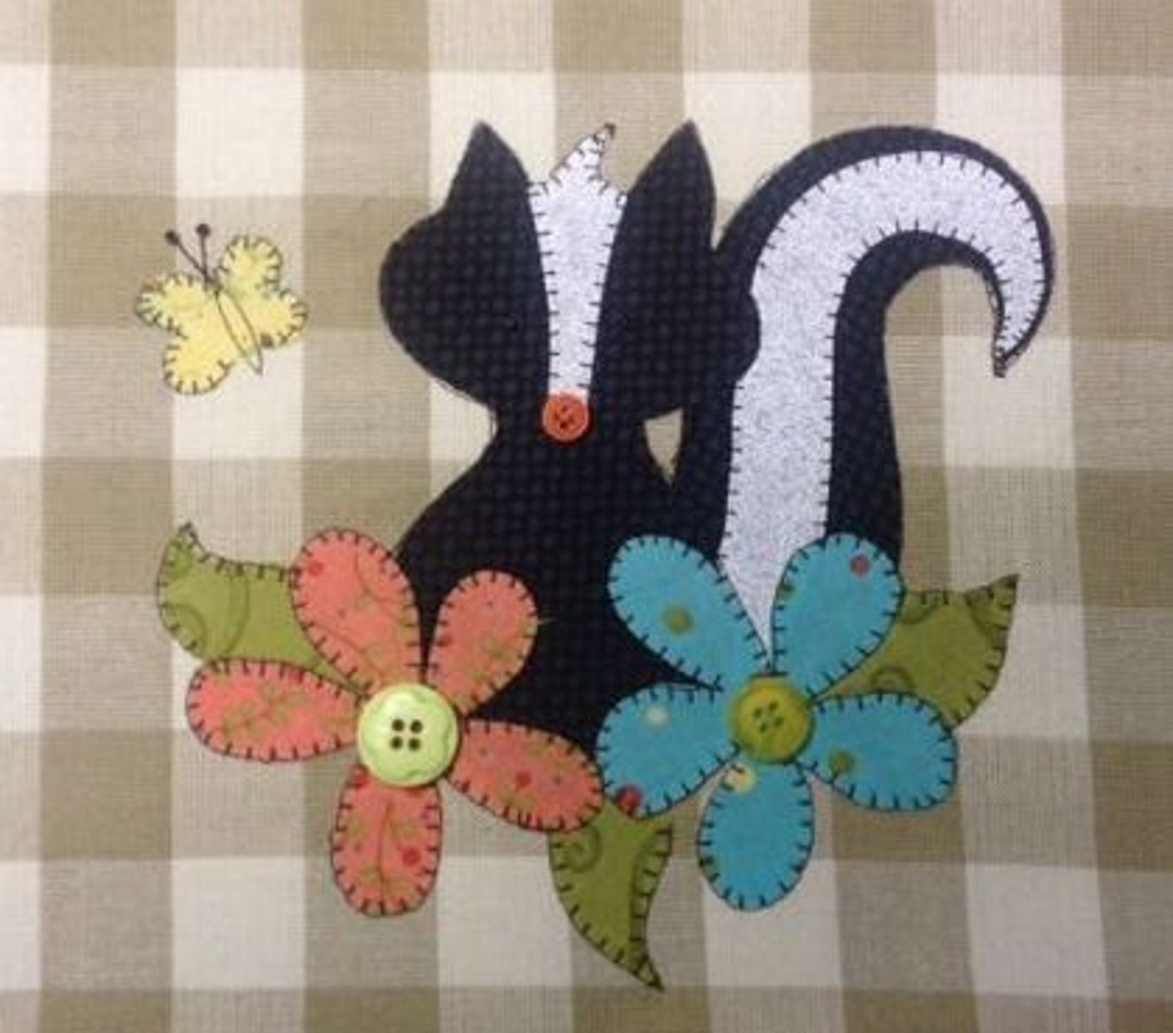 Lil' Stinker, A Cute Skunk Applique PDF Pattern for Tea Towel - Etsy