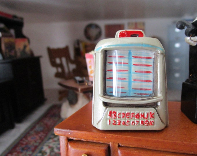 Miniature Table Jukebox, Mini 1950's Style Mini Table Diner Jukebox ...