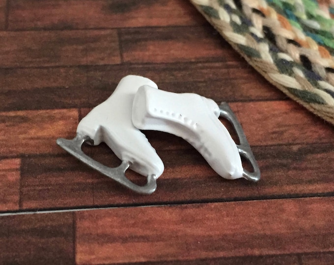 Miniature White Ice Skates, Mini Skates, Dollhouse Miniature, 1:12 ...