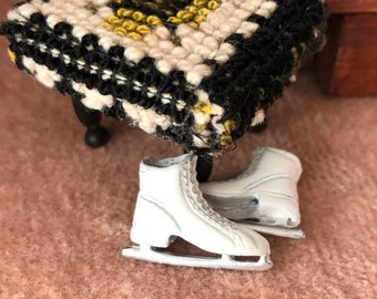 Miniature White Ice Skates, Mini Skates, Dollhouse Miniature, 1:12 ...