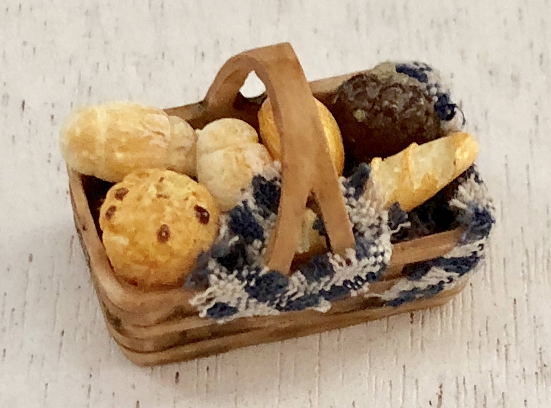 miniature-bread-basket-filled-basket-dollhouse-miniature-1-12-scale