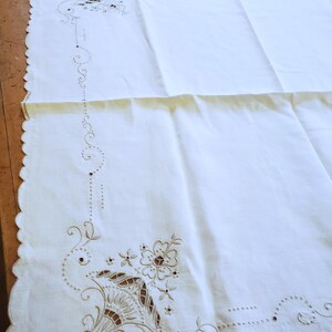 Vintage 1940's Linen Tablecloth Table Cover Topper Hand Embroidered ...