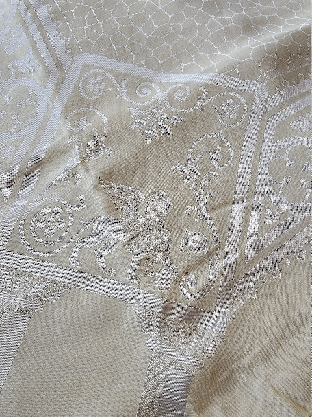 Vintage Banquet Pale Yellow Rayon Damask Tablecloth Royalty Winged Lion ...