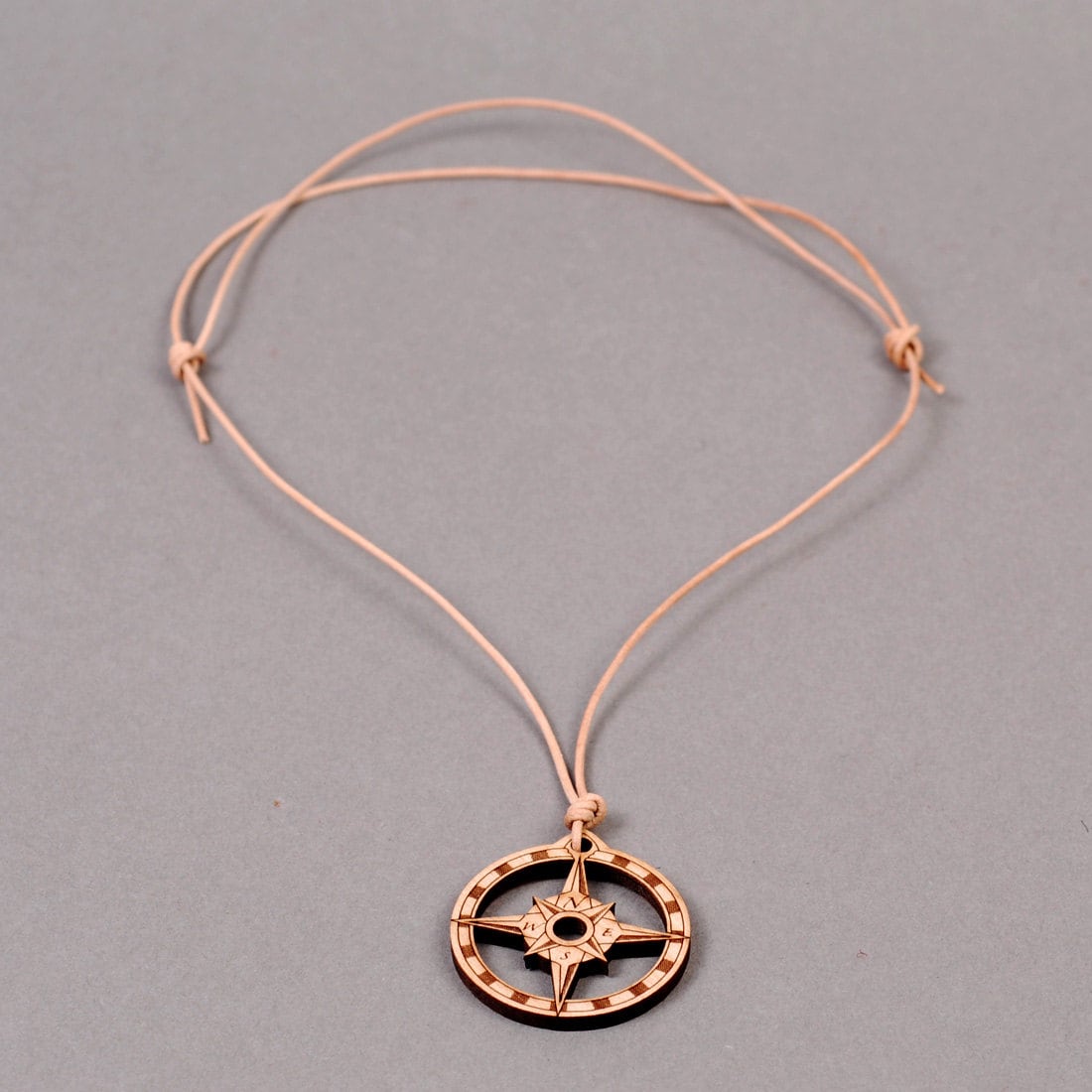 Colgante de rosa brújula Collar de rosa brújula Colgante - Etsy México